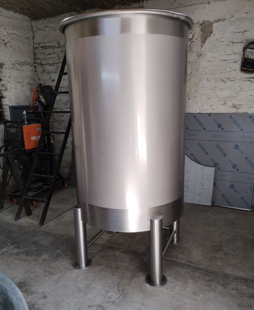 Tanque con capacidad de 1200 litros - Equipos en Acero Inoxidable ...